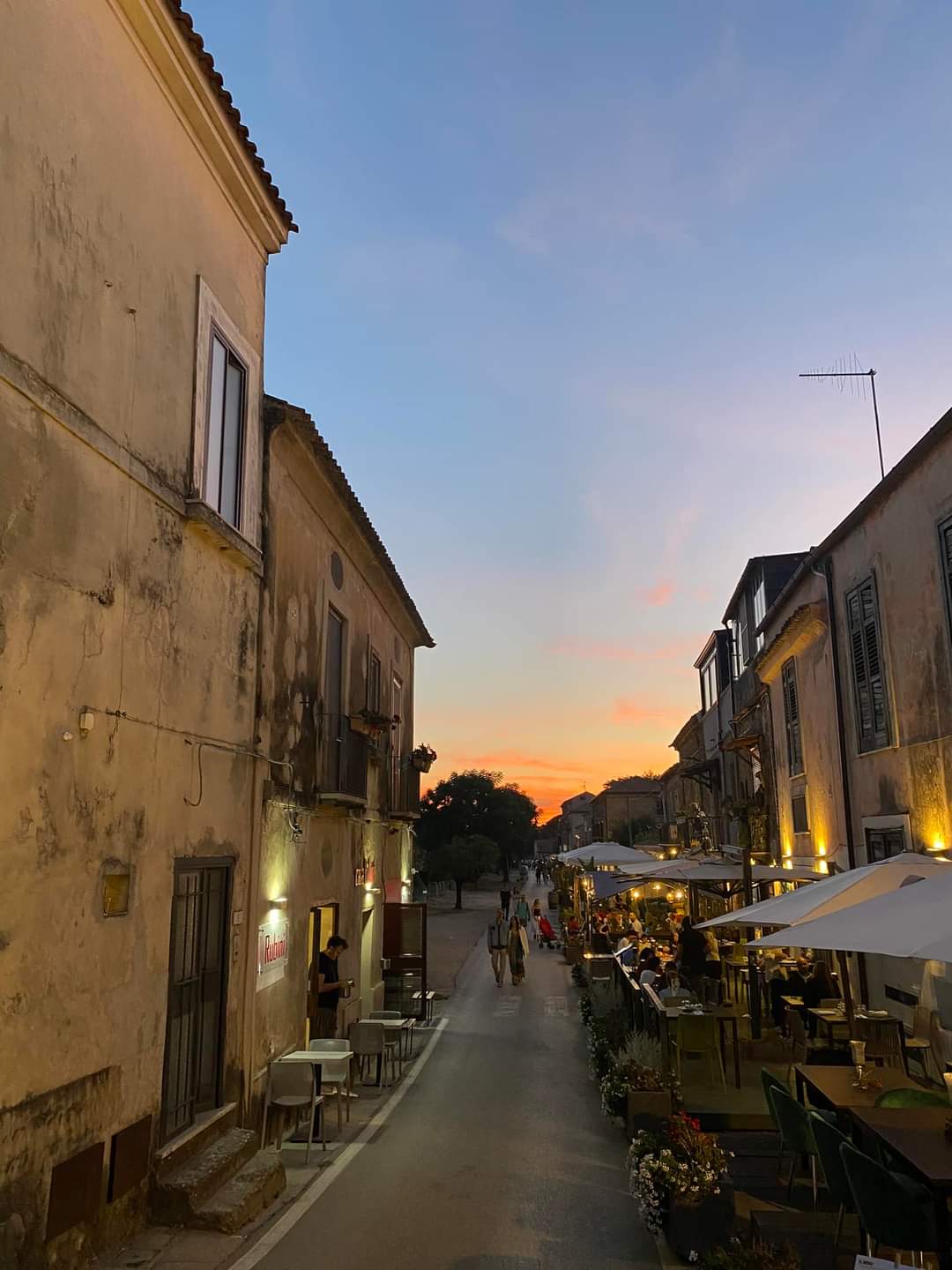 PAESTUM E LA SUA MOVIDA NEL MAGICO "VICOLO TAVERNELLE"... - Paestum in Rete